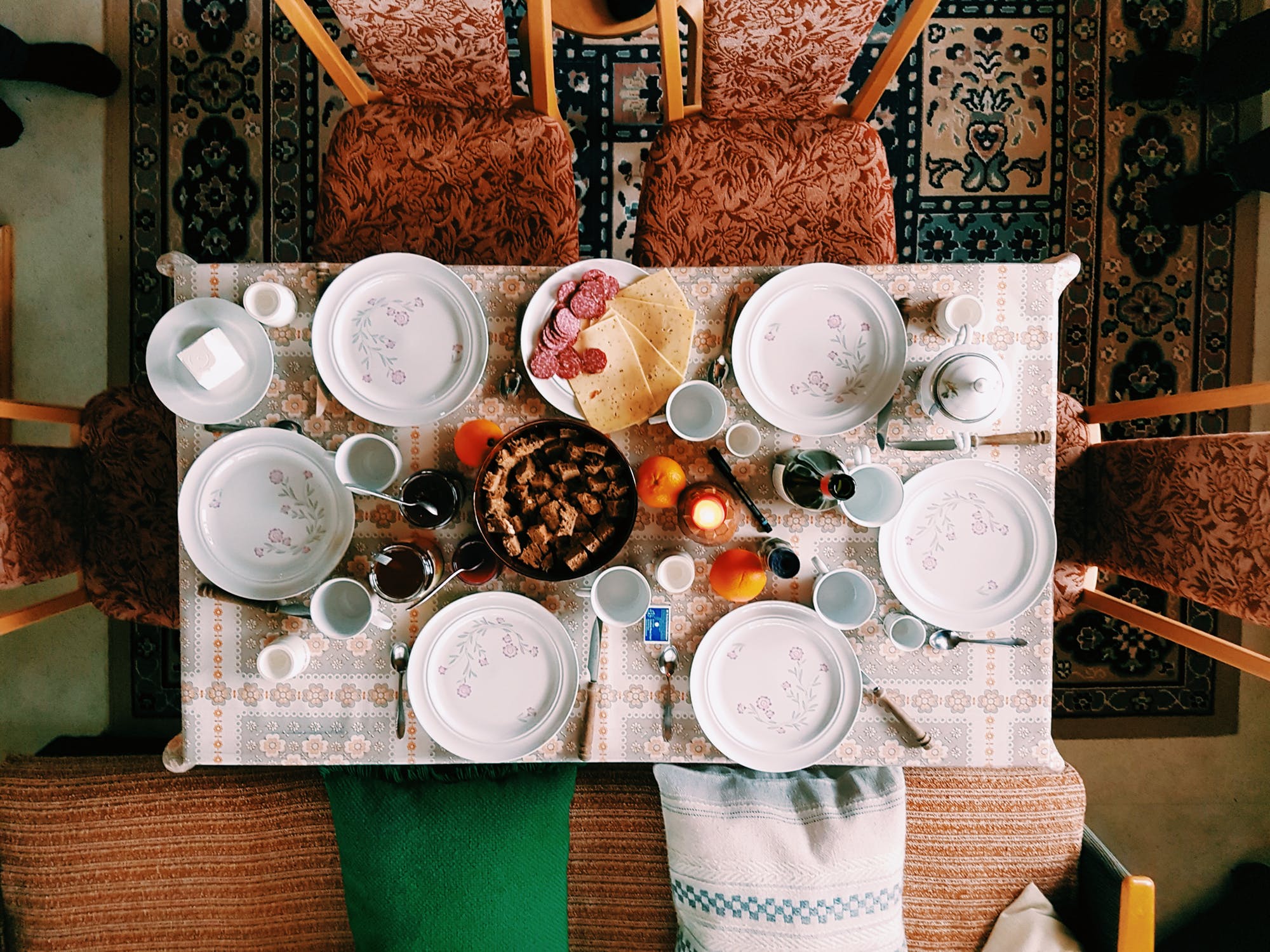 Bon Appetit: Hosting The Perfect Dinner Party🍴 – Plants and Beyond